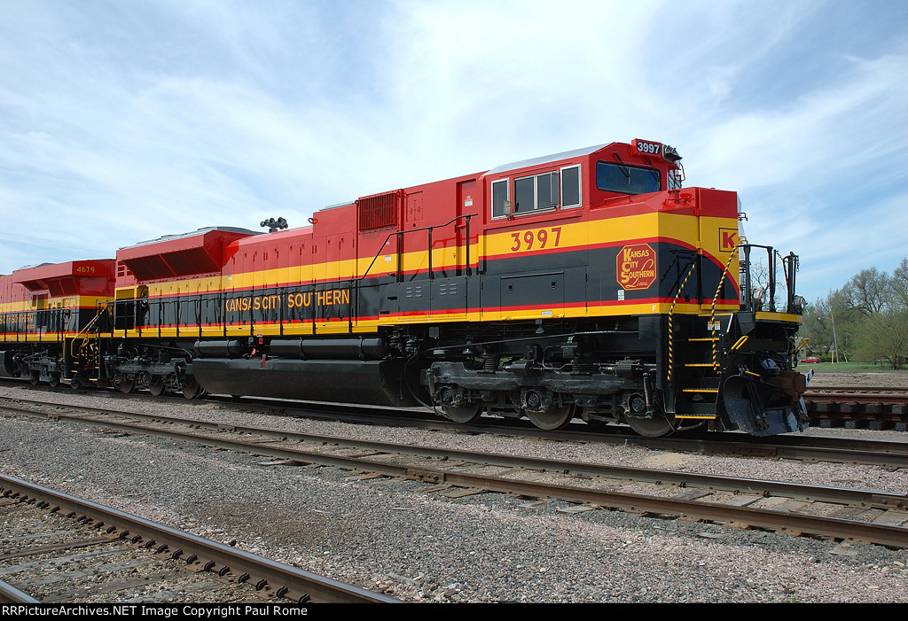 KCS 3997, EMD SD70ACe, ex EMDX 71, fresh KCS Southern Belle repaint, on the BNSF
